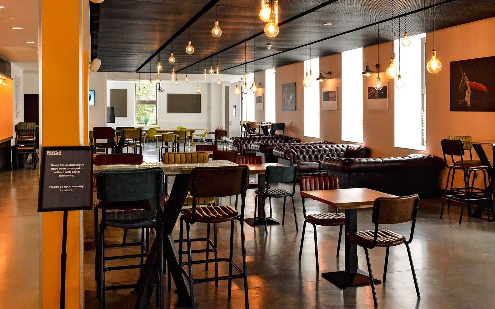 Bars, café & kiosks | Mayflower