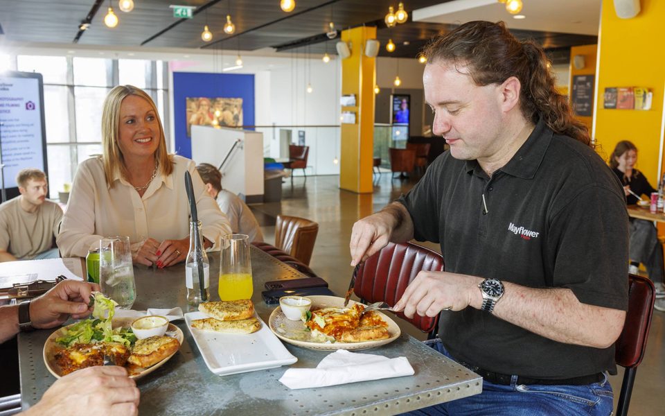 Bars, café & kiosks | Mayflower